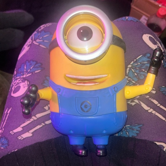 Universal Studio | Other | Despicable Me Dave Minion That Talks Arms ...